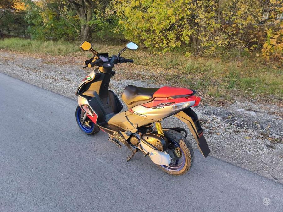 Aprilia SR 2007 in Kaunas, with an engine capacity of 50.00 L and mileage of 23 thousand km for 1200 €, photo 4 on AUTOMOTO.COM.LV