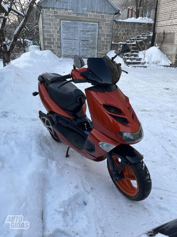 Aprilia SR 2007 in Jurbarkas, with an engine capacity of 0.05 L and mileage of 68 thousand km for 1000 €, photo 1 on AUTOMOTO.COM.LV