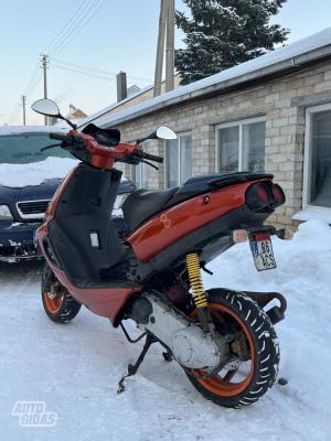 Aprilia SR 2007 Jurbarkas, ar dzinēja tilpumu 0.05 L un nobraukumu 68 tūkst. km par 1000 €, foto 5 vietnē AUTOMOTO.COM.LV