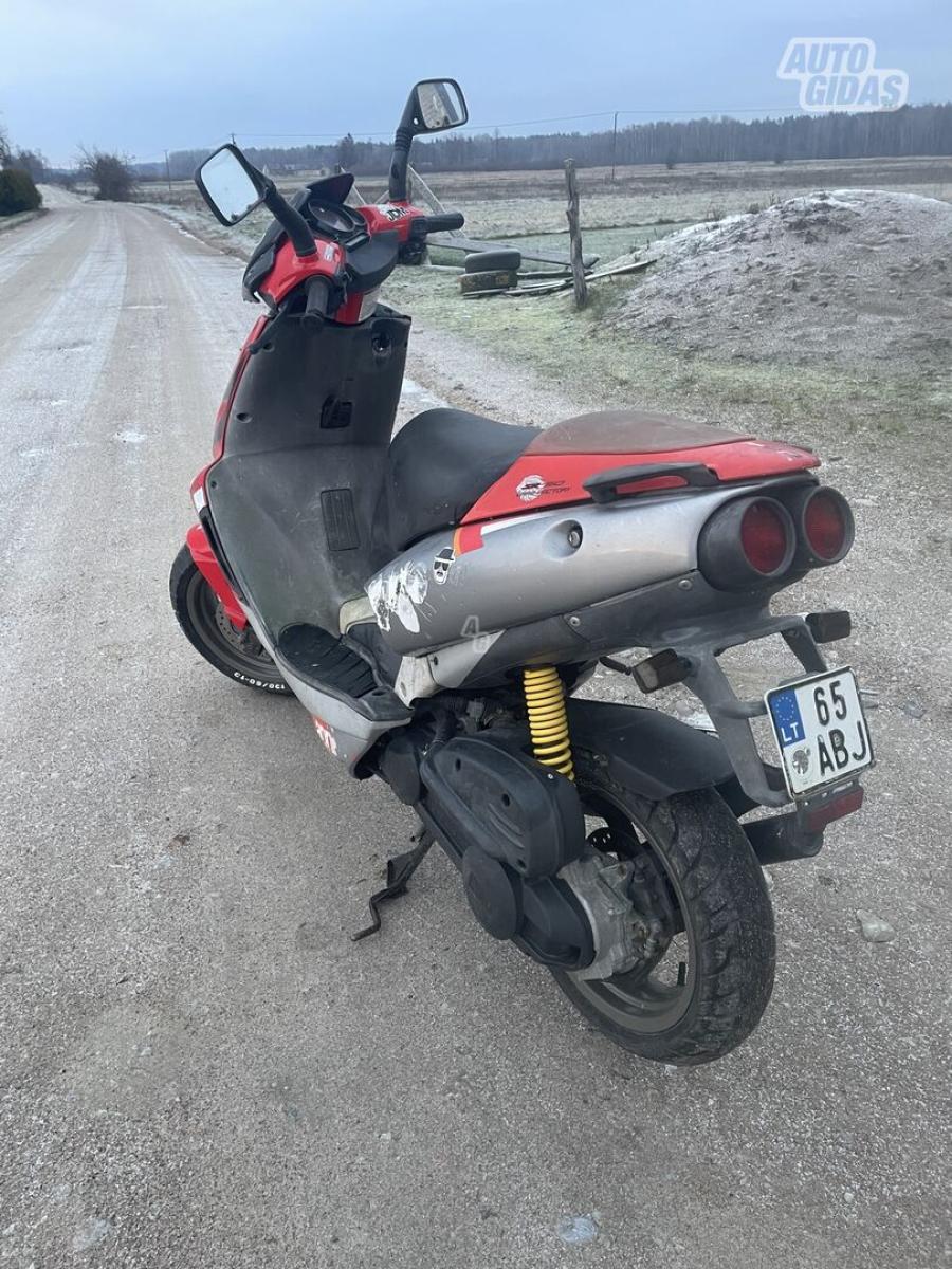 Aprilia SR 2007 in Gargzdai, with an engine capacity of 0.05 L and mileage of 0 thousand km for 470 €, photo 3 on AUTOMOTO.COM.LV