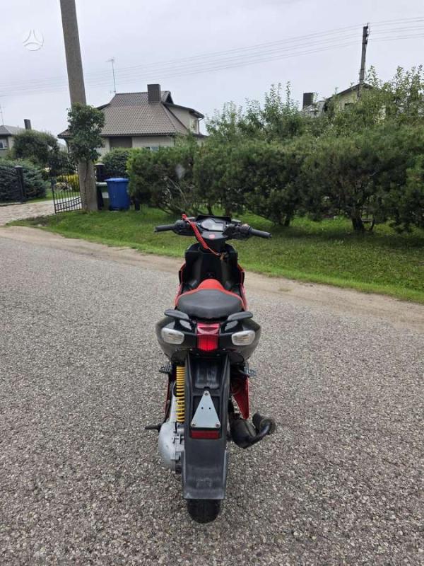 Aprilia SR 2007 in Marijampole, with an engine capacity of 49.00 L and mileage of 16 thousand km for 950 €, photo 4 on AUTOMOTO.COM.LV