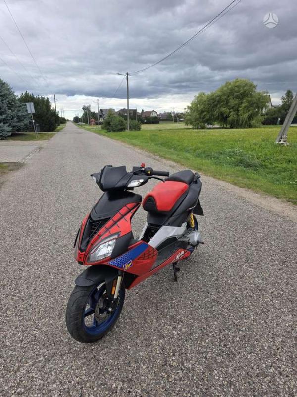 Aprilia SR 2007 in Marijampole, with an engine capacity of 49.00 L and mileage of 16 thousand km for 950 €, photo 7 on AUTOMOTO.COM.LV