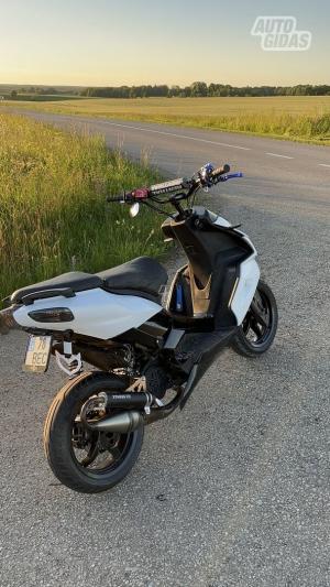 Aprilia SR 2007 Alīta, ar dzinēja tilpumu 0.05 L un nobraukumu 23 tūkst. km par 1850 €, foto 4 vietnē AUTOMOTO.COM.LV