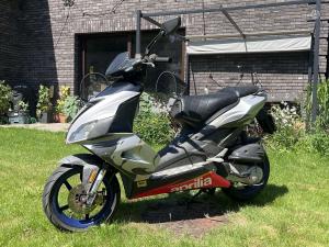 Aprilia SR 2007 Kauņa, ar dzinēja tilpumu 49.00 L un nobraukumu 28 tūkst. km par 1200 €, foto  vietnē AUTOMOTO.COM.LV