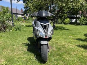 Aprilia SR 2007 Kauņa, ar dzinēja tilpumu 49.00 L un nobraukumu 28 tūkst. km par 1200 €, foto 3 vietnē AUTOMOTO.COM.LV