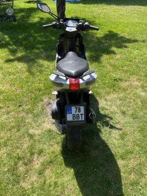 Aprilia SR 2007 Kauņa, ar dzinēja tilpumu 49.00 L un nobraukumu 28 tūkst. km par 1200 €, foto 5 vietnē AUTOMOTO.COM.LV