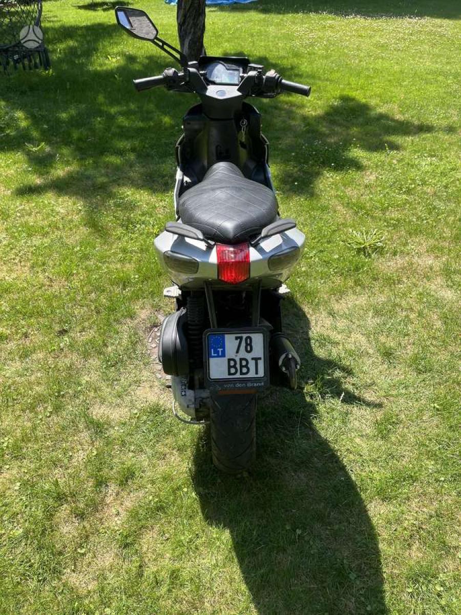 Aprilia SR 2007 Kauņa, ar dzinēja tilpumu 49.00 L un nobraukumu 28 tūkst. km par 1200 €, foto 5 vietnē AUTOMOTO.COM.LV