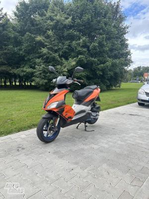 Aprilia SR 2008 Kauņa, ar dzinēja tilpumu 0.05 L un nobraukumu 9 tūkst. km par 1050 €, foto  vietnē AUTOMOTO.COM.LV