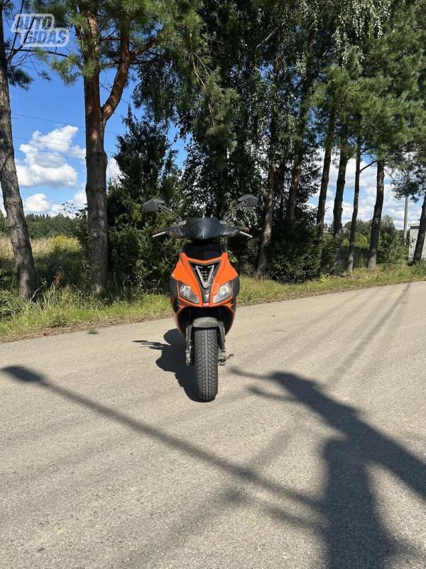 Aprilia SR 2008 KauÅa vietnÄ Aprilia SR 2008 KauÅa, ar dzinÄja tilpumu 0.05 L un nobraukumu 9 tÅ«kst. km par 1000 ā¬, foto 1 vietnÄ AUTOMOTO.COM.LV