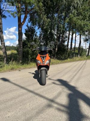 Aprilia SR 2008 Kauņa, ar dzinēja tilpumu 0.05 L un nobraukumu 9 tūkst. km par 1000 €, foto  vietnē AUTOMOTO.COM.LV