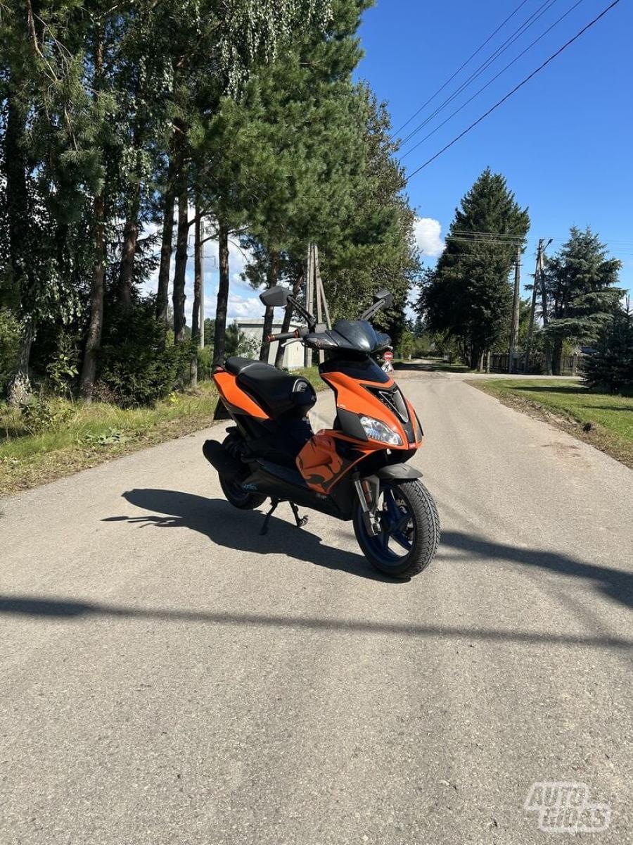Aprilia SR 2008 Kauņa, ar dzinēja tilpumu 0.05 L un nobraukumu 9 tūkst. km par 1000 €, foto 3 vietnē AUTOMOTO.COM.LV