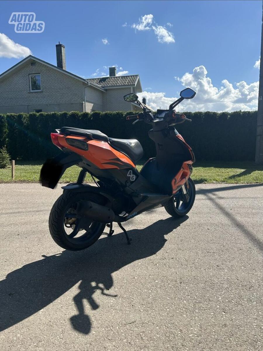 Aprilia SR 2008 Kauņa, ar dzinēja tilpumu 0.05 L un nobraukumu 9 tūkst. km par 1000 €, foto 5 vietnē AUTOMOTO.COM.LV