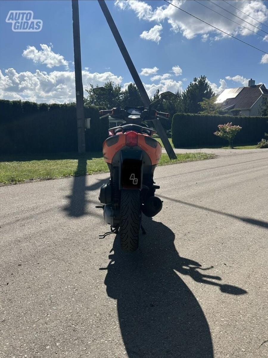Aprilia SR 2008 Kauņa, ar dzinēja tilpumu 0.05 L un nobraukumu 9 tūkst. km par 1000 €, foto 6 vietnē AUTOMOTO.COM.LV