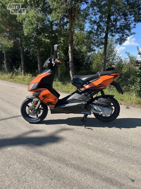 Aprilia SR 2008 KauÅa vietnÄ Aprilia SR 2008 KauÅa, ar dzinÄja tilpumu 0.05 L un nobraukumu 9 tÅ«kst. km par 1000 ā¬, foto 8 vietnÄ AUTOMOTO.COM.LV