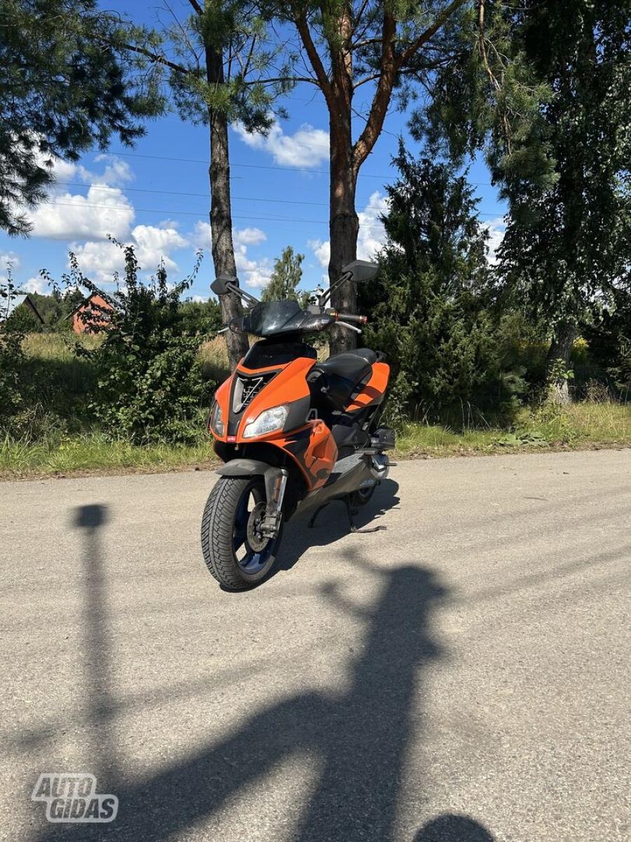 Aprilia SR 2008 Kauņa, ar dzinēja tilpumu 0.05 L un nobraukumu 9 tūkst. km par 1000 €, foto 10 vietnē AUTOMOTO.COM.LV