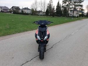 Aprilia SR 2009 Marijampole, ar dzinēja tilpumu 49.00 L un nobraukumu 12 tūkst. km par 1050 €, foto  vietnē AUTOMOTO.COM.LV