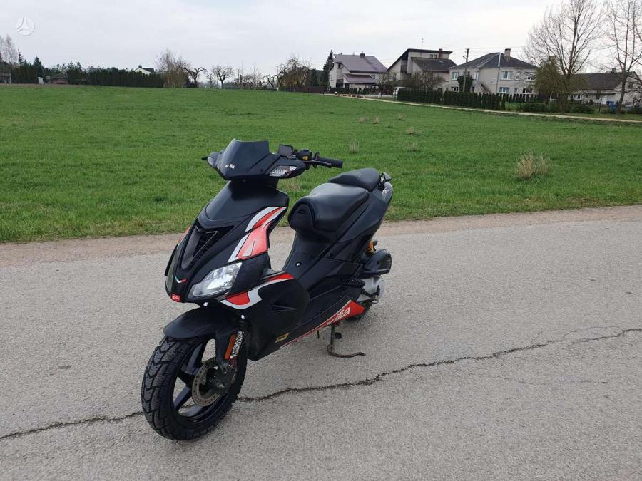 Aprilia SR 2009 in Marijampole, with an engine capacity of 49.00 L and mileage of 12 thousand km for 1050 €, photo 2 on AUTOMOTO.COM.LV