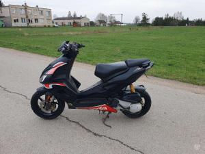 Aprilia SR 2009 in Marijampole, with an engine capacity of 49.00 L and mileage of 12 thousand km for 1050 €, photo 3 on AUTOMOTO.COM.LV