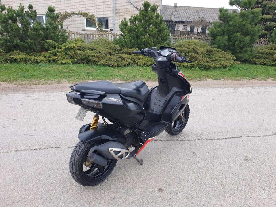 Aprilia SR 2009 in Marijampole, with an engine capacity of 49.00 L and mileage of 12 thousand km for 1050 €, photo 6 on AUTOMOTO.COM.LV