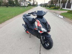 Aprilia SR 2009 in Marijampole, with an engine capacity of 49.00 L and mileage of 12 thousand km for 1050 €, photo 8 on AUTOMOTO.COM.LV