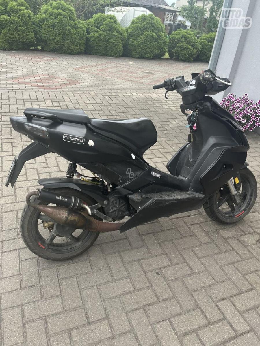 Aprilia SR 2009 in Panevezys, with an engine capacity of 0.00 L and mileage of 0 thousand km for 1100 €, photo 4 on AUTOMOTO.COM.LV