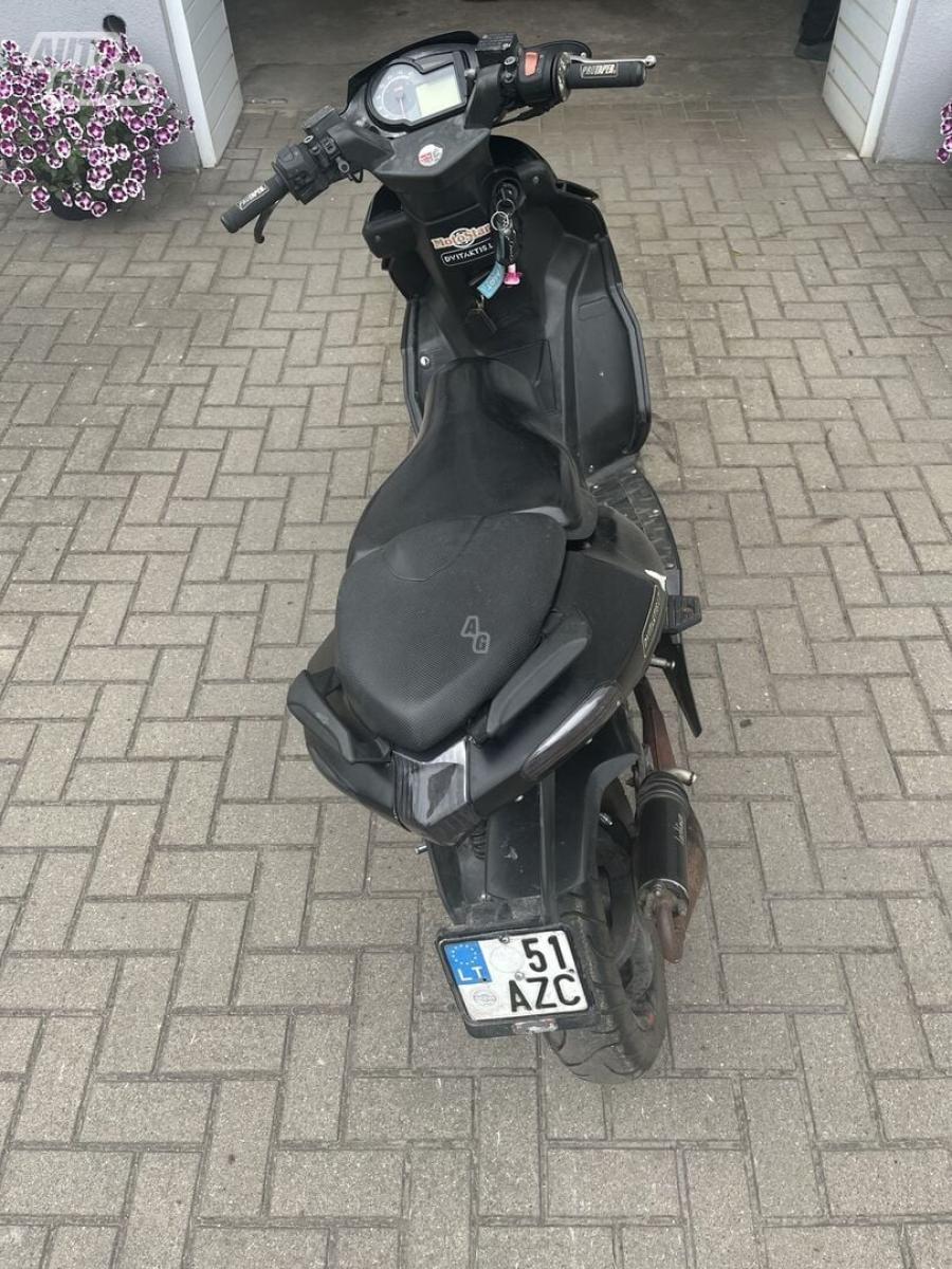 Aprilia SR 2009 in Panevezys, with an engine capacity of 0.00 L and mileage of 0 thousand km for 1100 €, photo 5 on AUTOMOTO.COM.LV