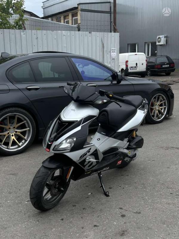 Aprilia SR 2009 in Kaunas, with an engine capacity of 49.00 L and mileage of 15 thousand km for 1550 €, photo 2 on AUTOMOTO.COM.LV