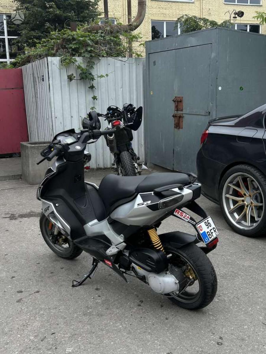 Aprilia SR 2009 Kauņa, ar dzinēja tilpumu 49.00 L un nobraukumu 15 tūkst. km par 1550 €, foto 4 vietnē AUTOMOTO.COM.LV