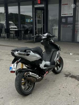 Aprilia SR 2009 Kauņa, ar dzinēja tilpumu 49.00 L un nobraukumu 15 tūkst. km par 1550 €, foto 5 vietnē AUTOMOTO.COM.LV
