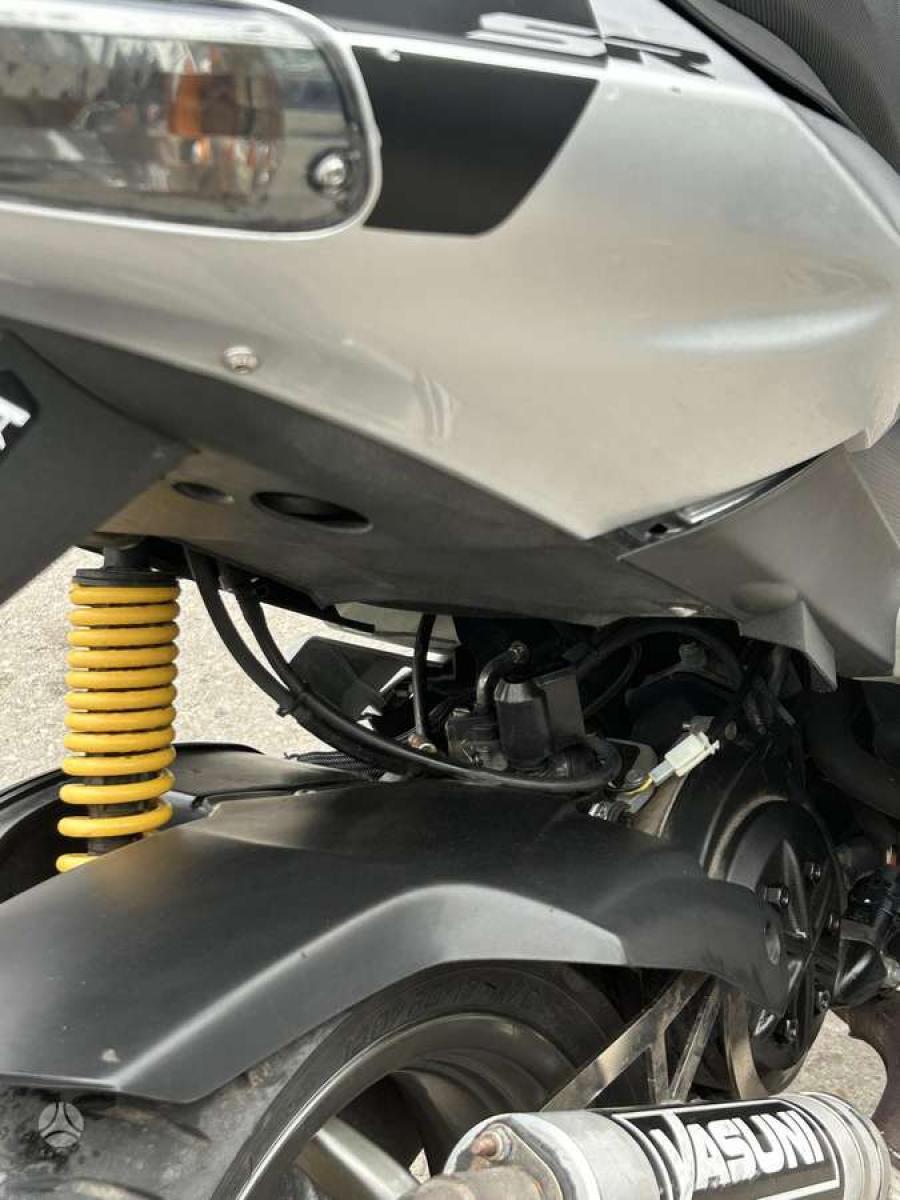 Aprilia SR 2009 Kauņa, ar dzinēja tilpumu 49.00 L un nobraukumu 15 tūkst. km par 1550 €, foto 6 vietnē AUTOMOTO.COM.LV