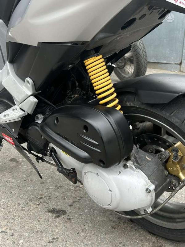 Aprilia SR 2009 in Kaunas, with an engine capacity of 49.00 L and mileage of 15 thousand km for 1550 €, photo 6 on AUTOMOTO.COM.LV