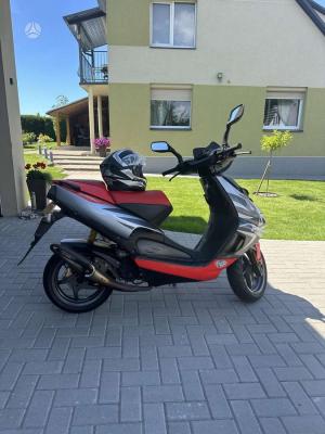 Aprilia SR 2009 Alīta, ar dzinēja tilpumu 49.00 L un nobraukumu 7 tūkst. km par 900 €, foto 3 vietnē AUTOMOTO.COM.LV