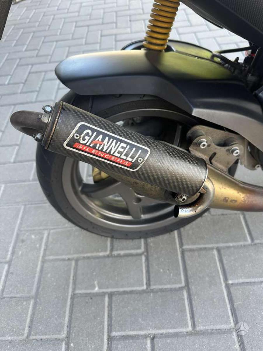Aprilia SR 2009 Alīta, ar dzinēja tilpumu 49.00 L un nobraukumu 7 tūkst. km par 900 €, foto 5 vietnē AUTOMOTO.COM.LV