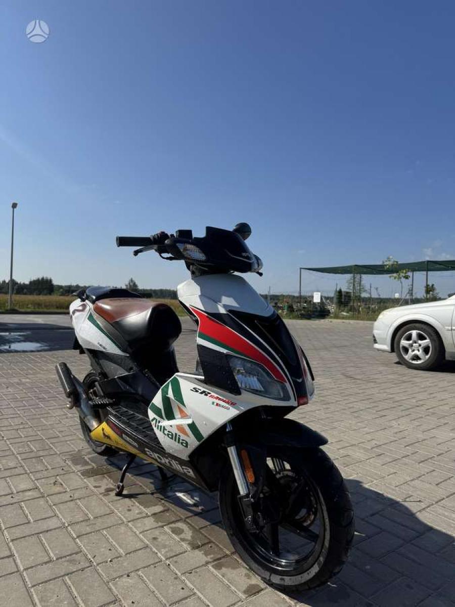 Aprilia SR 2009 Širvintos, ar dzinēja tilpumu 49.00 L un nobraukumu 25 tūkst. km par 1050 €, foto 1 vietnē AUTOMOTO.COM.LV