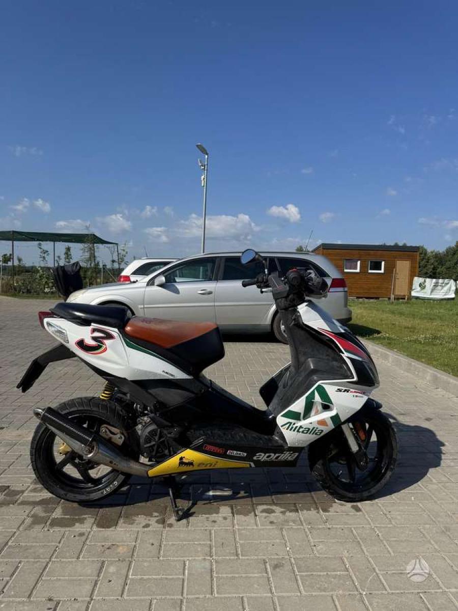 Aprilia SR 2009 Širvintos, ar dzinēja tilpumu 49.00 L un nobraukumu 25 tūkst. km par 1050 €, foto 3 vietnē AUTOMOTO.COM.LV
