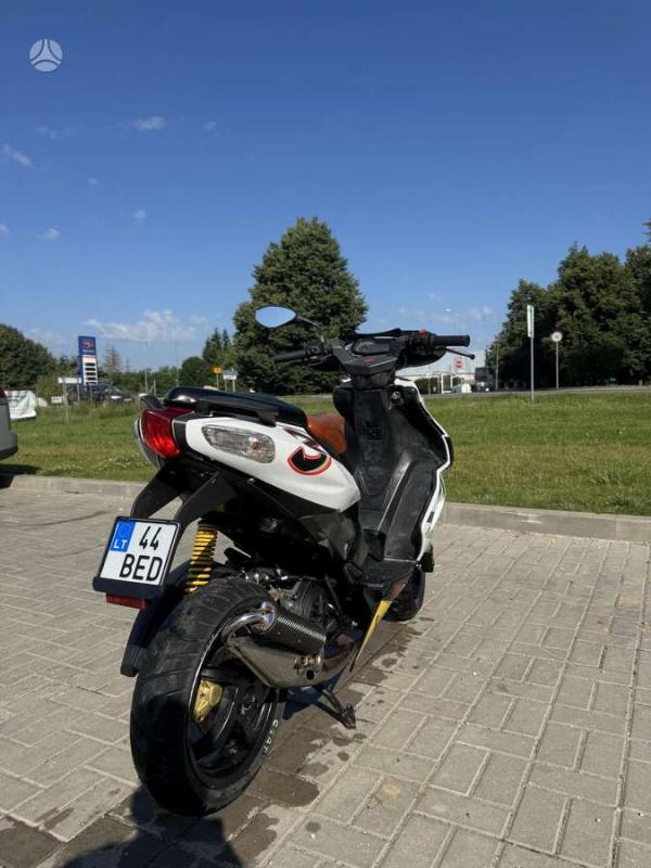 Априлия SR 2009 в Ширвинтос, объемом двигателя 49.00 л и пробегом 25 тыс. км за 1050 €, фото 3 на AUTOMOTO.COM.LV