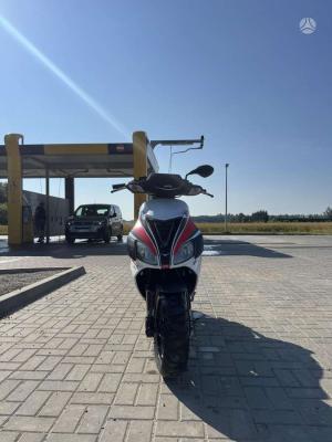 Aprilia SR 2009 Širvintos, ar dzinēja tilpumu 49.00 L un nobraukumu 25 tūkst. km par 1050 €, foto 9 vietnē AUTOMOTO.COM.LV