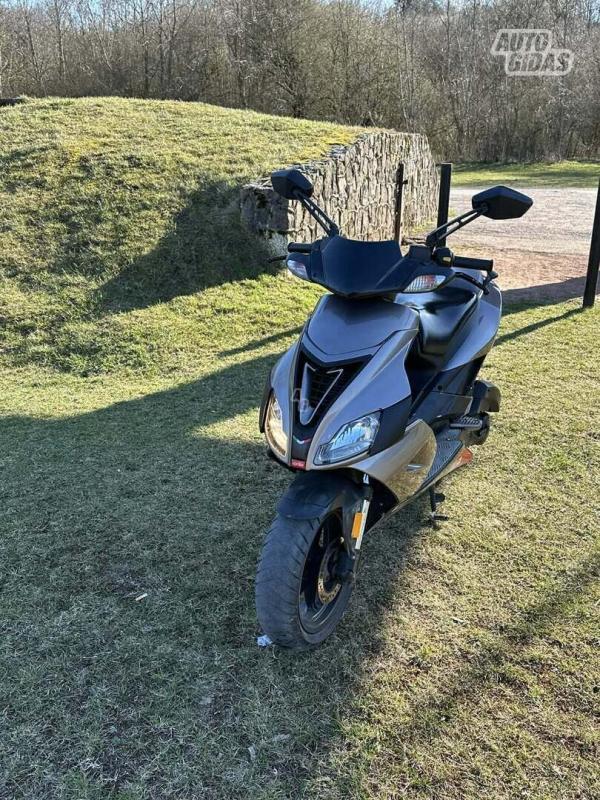 Aprilia SR 2010 Kauņa, ar dzinēja tilpumu 0.00 L un nobraukumu 0 tūkst. km par 1400 €, foto 7 vietnē AUTOMOTO.COM.LV