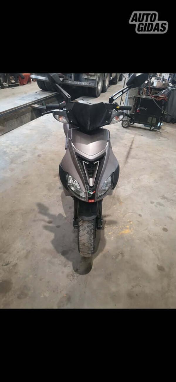 Aprilia SR 2010 Kauņa, ar dzinēja tilpumu 0.00 L un nobraukumu 0 tūkst. km par 1400 €, foto 8 vietnē AUTOMOTO.COM.LV