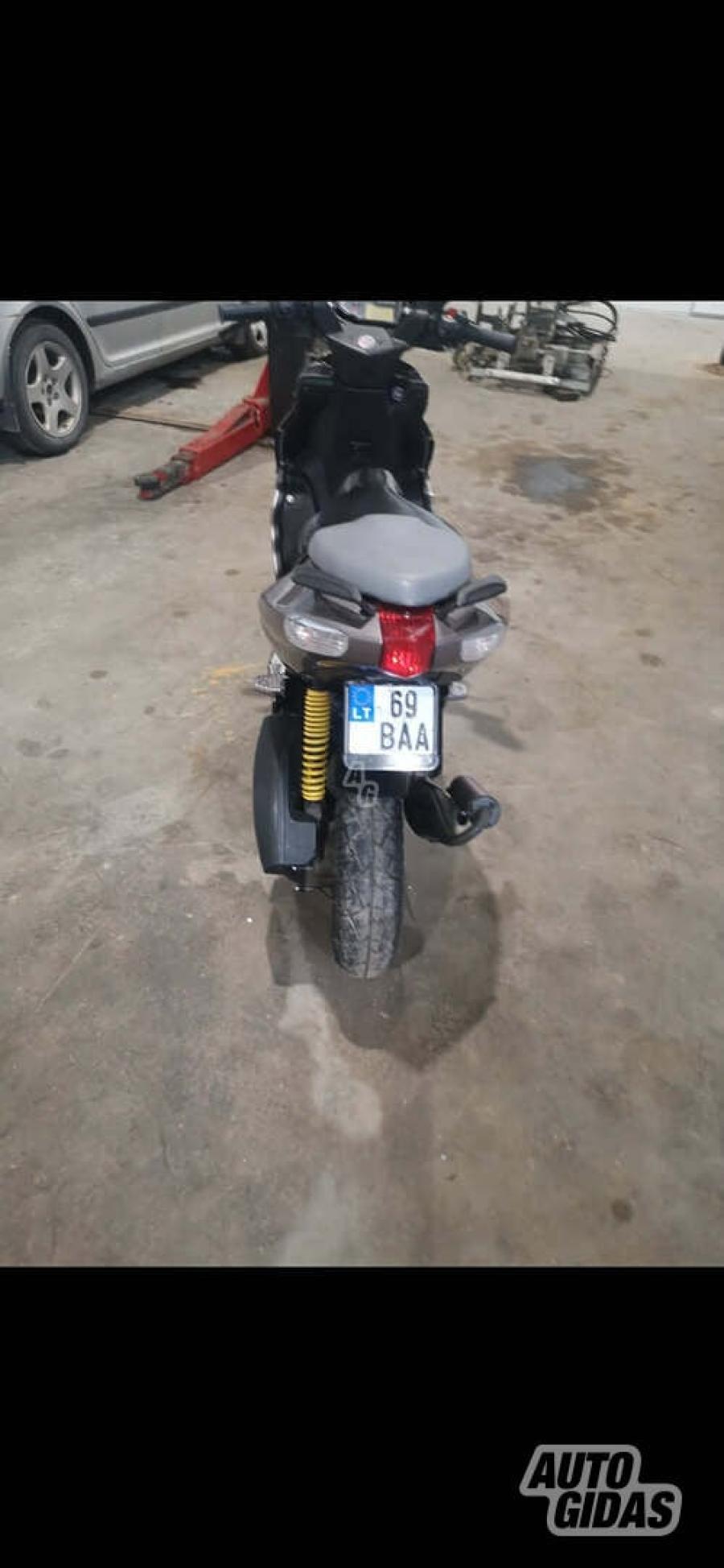 Aprilia SR 2010 Kauņa, ar dzinēja tilpumu 0.00 L un nobraukumu 0 tūkst. km par 1400 €, foto 2 vietnē AUTOMOTO.COM.LV