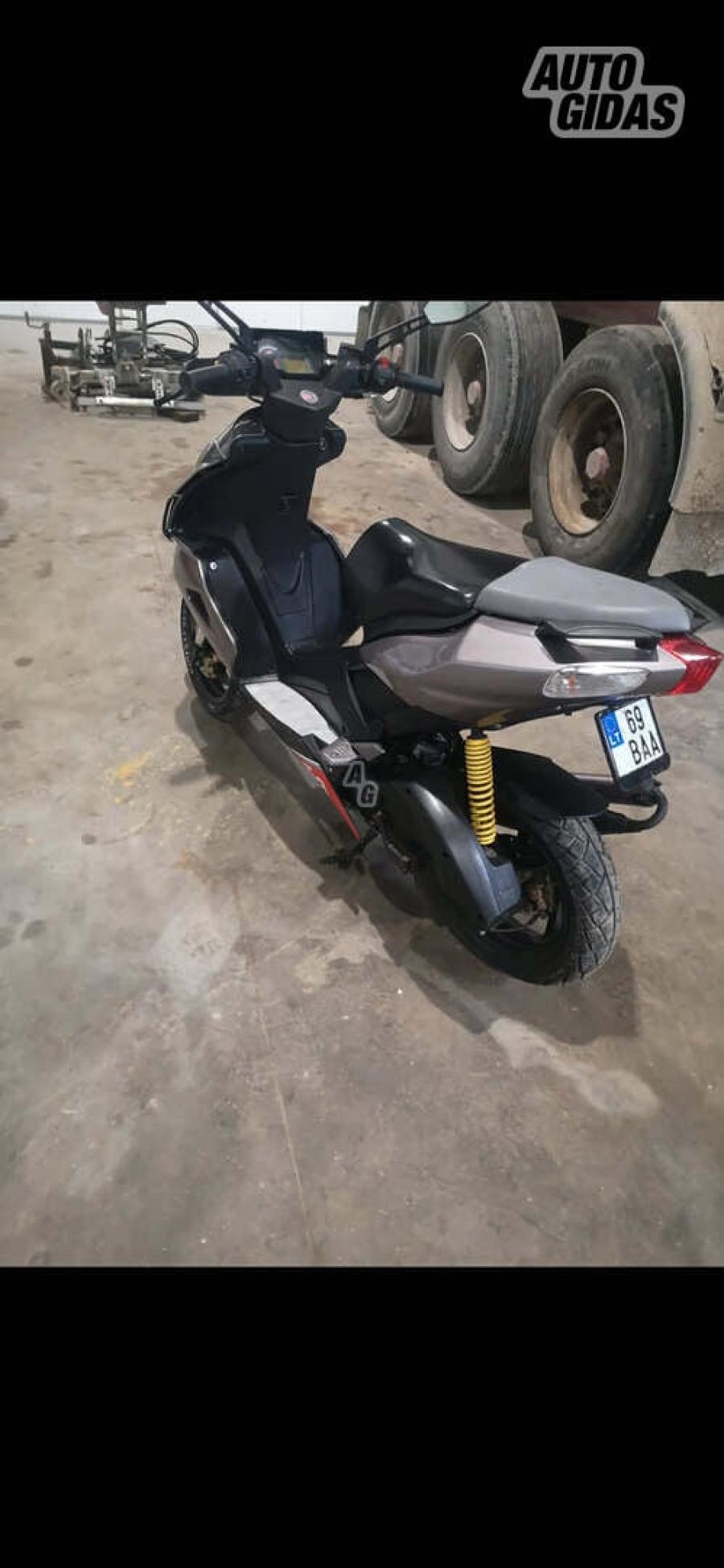 Aprilia SR 2010 Kauņa, ar dzinēja tilpumu 0.00 L un nobraukumu 0 tūkst. km par 1400 €, foto 3 vietnē AUTOMOTO.COM.LV