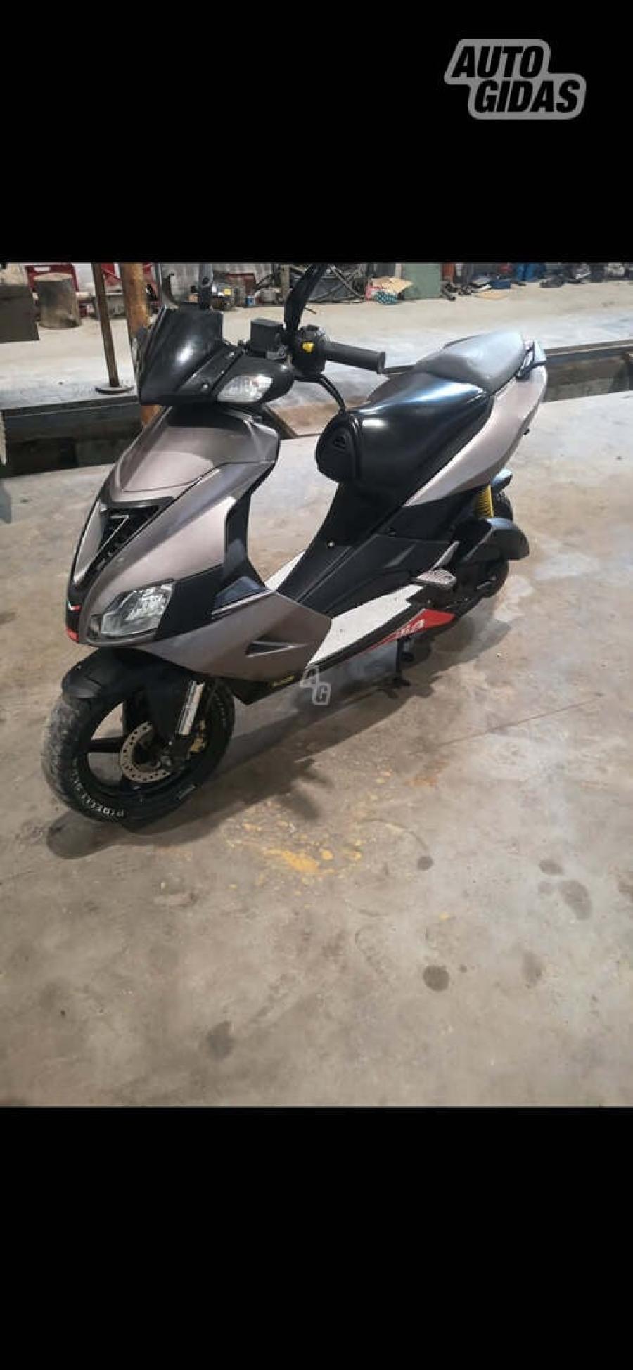Aprilia SR 2010 Kauņa, ar dzinēja tilpumu 0.00 L un nobraukumu 0 tūkst. km par 1400 €, foto 4 vietnē AUTOMOTO.COM.LV