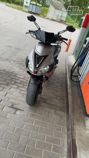 Aprilia SR 2010 Kauņa, ar dzinēja tilpumu 0.00 L un nobraukumu 0 tūkst. km par 1400 €, foto 5 vietnē AUTOMOTO.COM.LV