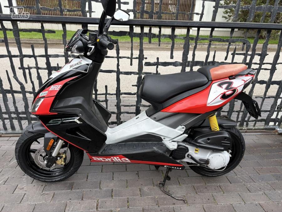 Aprilia SR 2010 Kauņa, ar dzinēja tilpumu 0.05 L un nobraukumu 27 tūkst. km par 1050 €, foto 4 vietnē AUTOMOTO.COM.LV