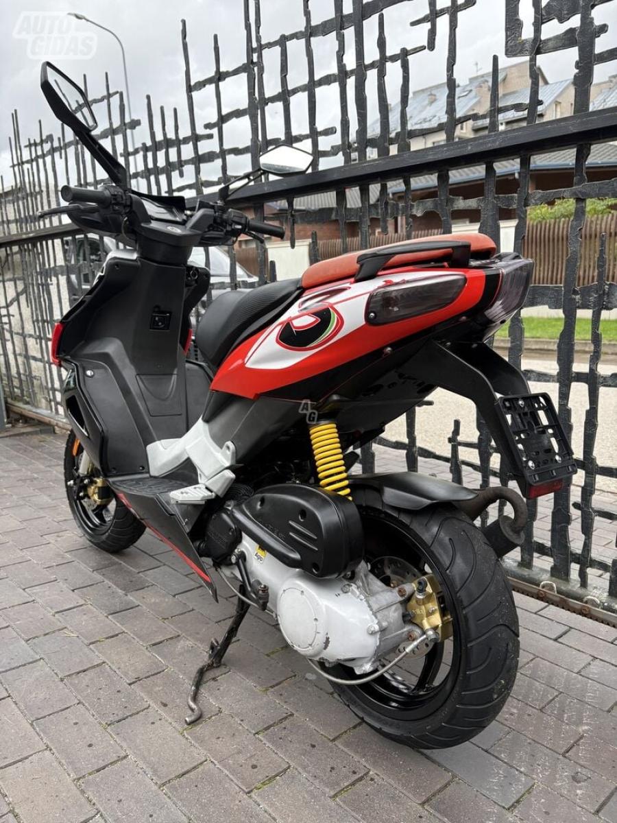Aprilia SR 2010 Kauņa, ar dzinēja tilpumu 0.05 L un nobraukumu 27 tūkst. km par 1050 €, foto 5 vietnē AUTOMOTO.COM.LV