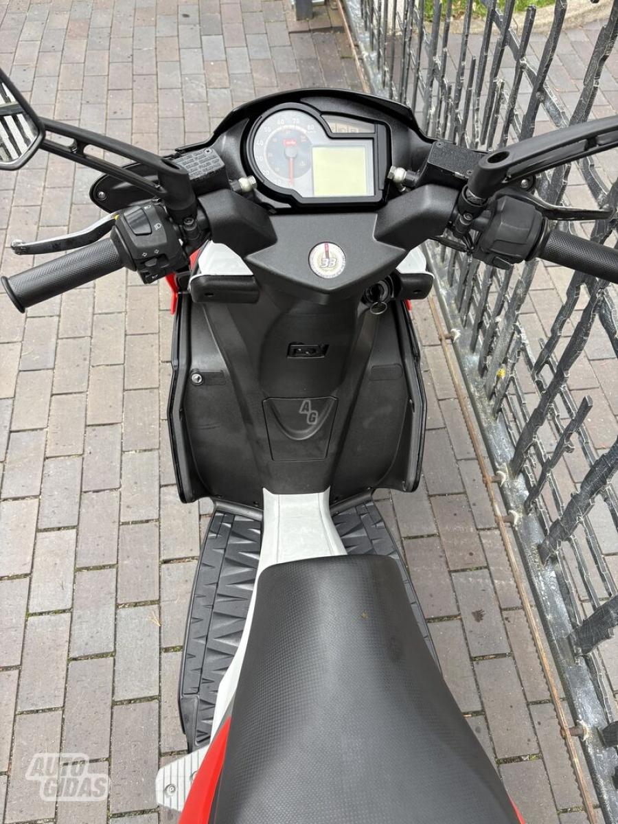 Aprilia SR 2010 Kauņa, ar dzinēja tilpumu 0.05 L un nobraukumu 27 tūkst. km par 1050 €, foto 8 vietnē AUTOMOTO.COM.LV