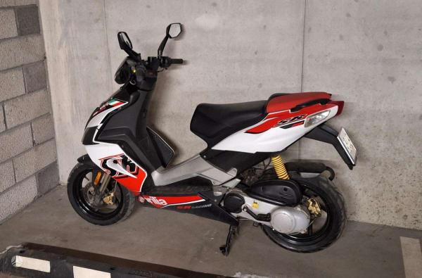 Aprilia SR 2012 Viļņa, ar dzinēja tilpumu 49.00 L un nobraukumu 23 tūkst. km par 2250 €, foto 1 vietnē AUTOMOTO.COM.LV