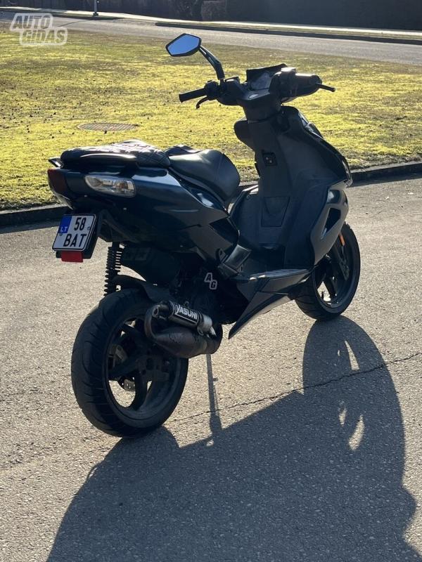 Aprilia SR 2013 Viļņa, ar dzinēja tilpumu 0.07 L un nobraukumu 23 tūkst. km par 1750 €, foto 3 vietnē AUTOMOTO.COM.LV