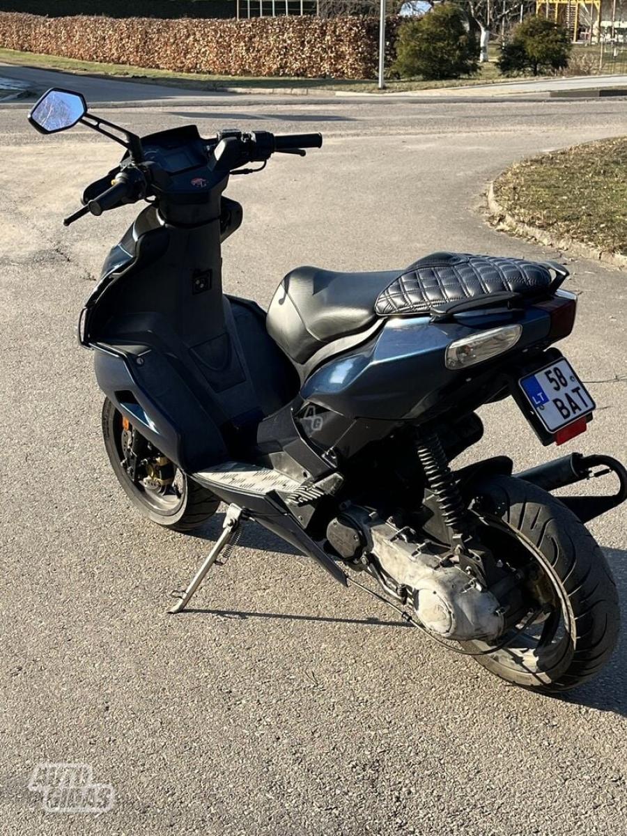 Aprilia SR 2013 Viļņa, ar dzinēja tilpumu 0.07 L un nobraukumu 23 tūkst. km par 1750 €, foto 4 vietnē AUTOMOTO.COM.LV