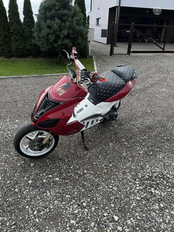 Aprilia SR 2013 Kauņa, ar dzinēja tilpumu 70.00 L un nobraukumu 30 tūkst. km par 1699 €, foto 4 vietnē AUTOMOTO.COM.LV